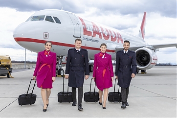 Lauda präsentiert neue Uniform für alle Flugbegleiter(innen) » news ...